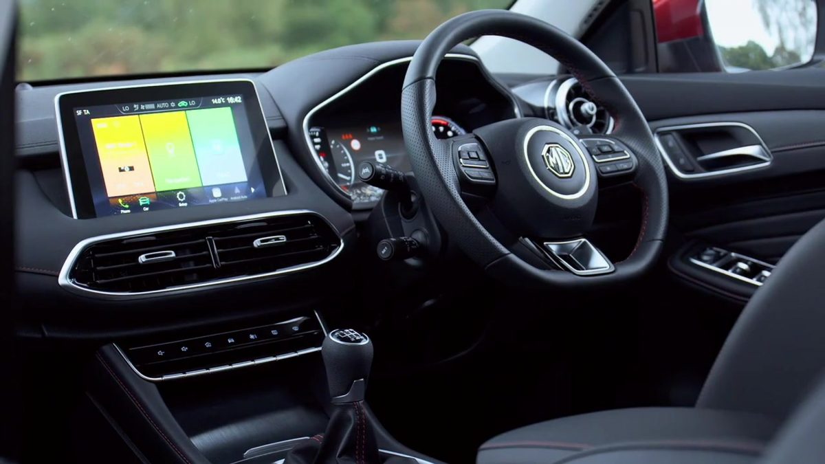 What's New About ‪MG HS SUV? - Autostore.pk
