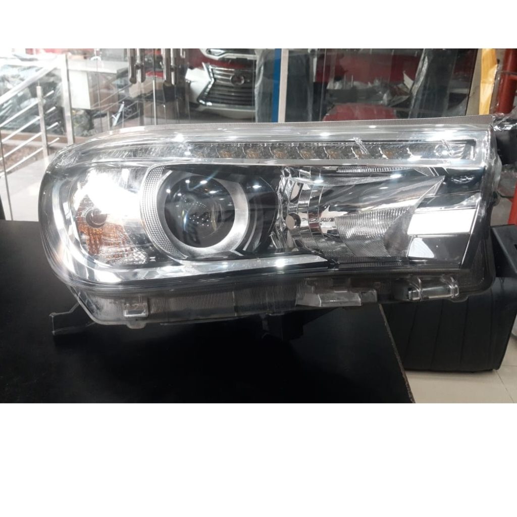 Toyota Hilux Revo Head Lamp Right Used 2016-2021 - Autostore.pk